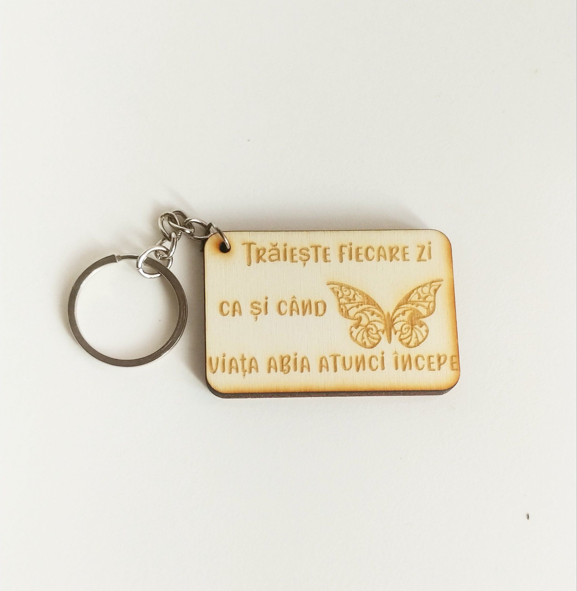 Breloc Traieste in fiecare zi ca si cum